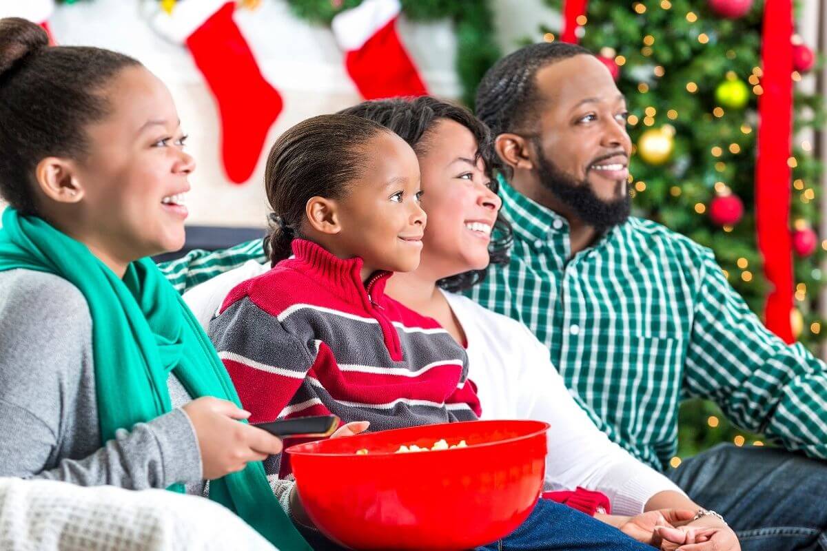 How to Get in the Christmas Spirit this Season | Sassy Sister Stuff