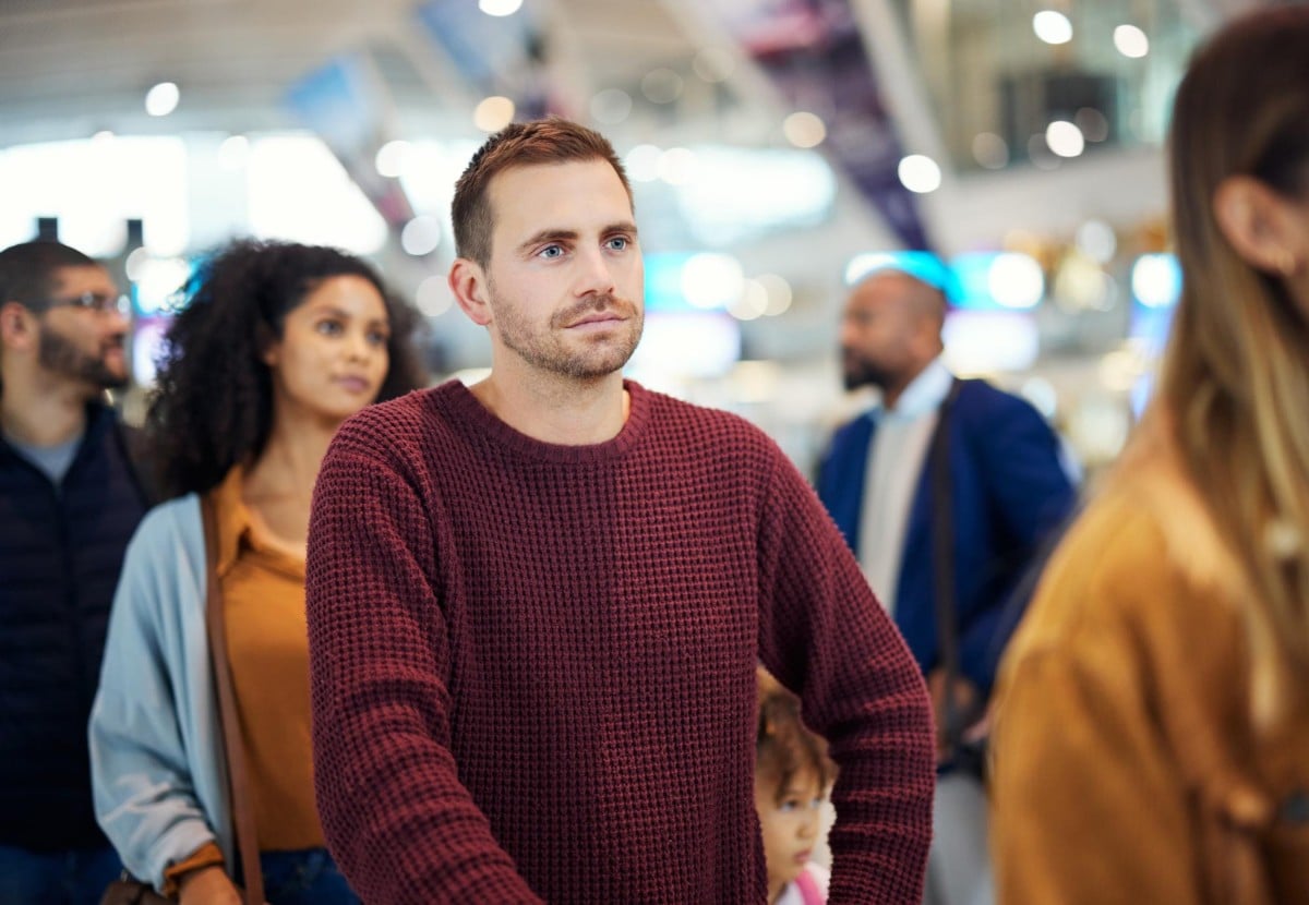 12 Things You Should Never Do in Public If You Want to Be Respected ...