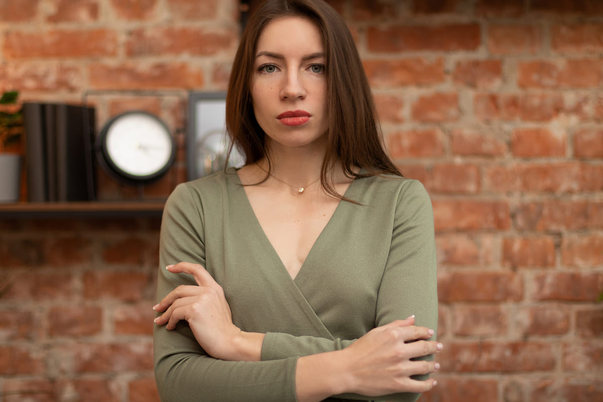 12 Subtle Behaviors That Are Ruining Your First Impressions and How to ...