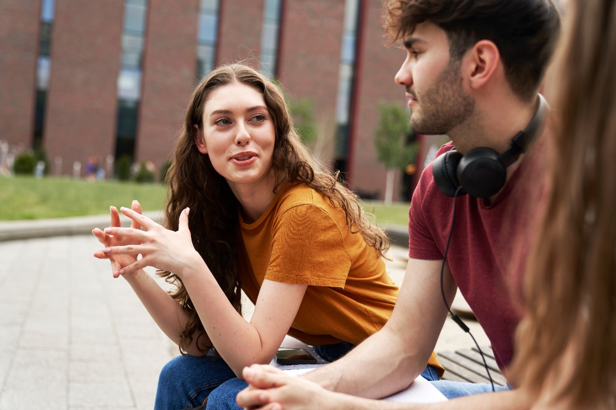 12 Body Language Mistakes That Are Killing Your Confidence and How to ...