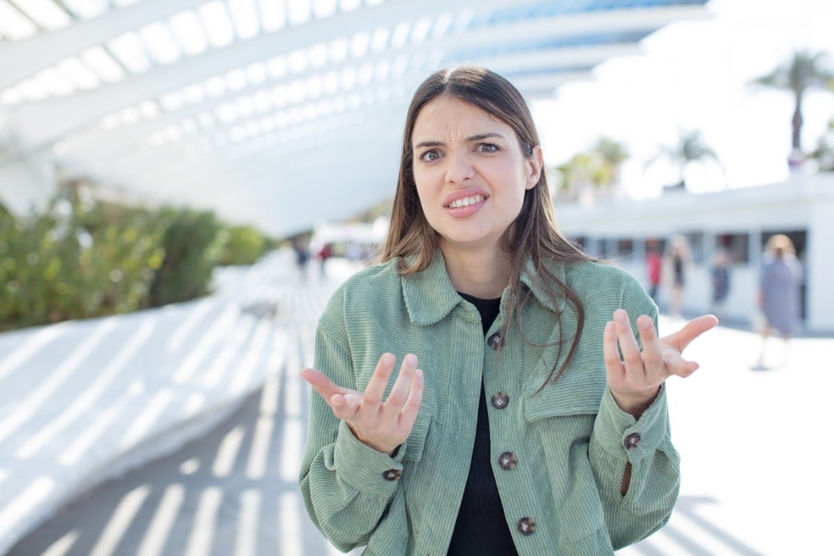 12 Body Language Mistakes That Are Killing Your Confidence and How to ...