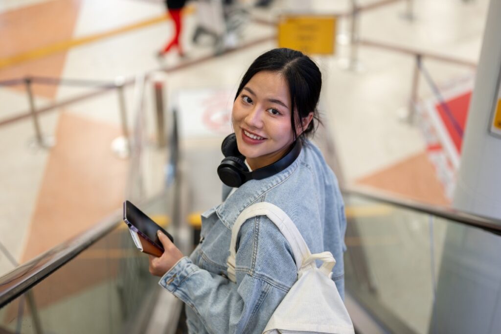 12 Things People Do on Escalators That Make Everyone Stare | Sassy ...