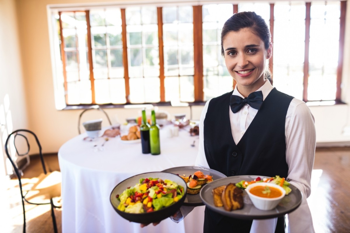 4 Things You Should Never Ask a Server According to Restaurant Pros ...