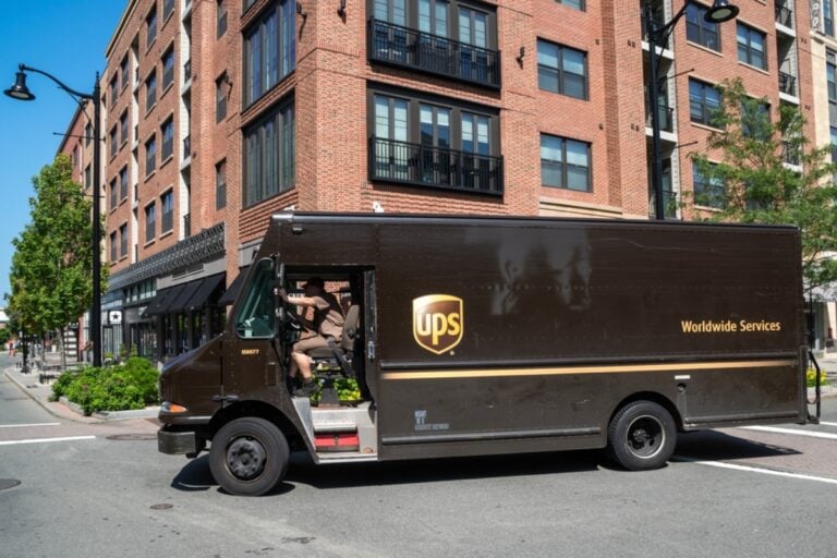 A UPS Driver Rescues a 101 Year Old Woman From a House Fire | Sassy ...