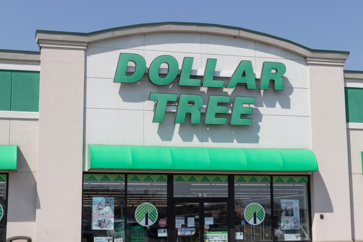 Woman notices $2 price tag on Dollar Tree champagne flutes. Then she ...