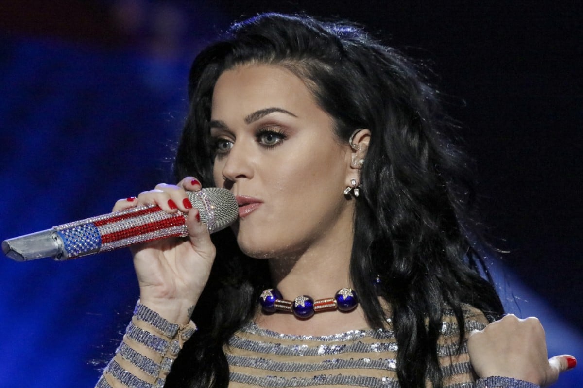 Katy Perry Plays ‘Don’t React’ Game on Tron Roller Coaster, Face Card ...
